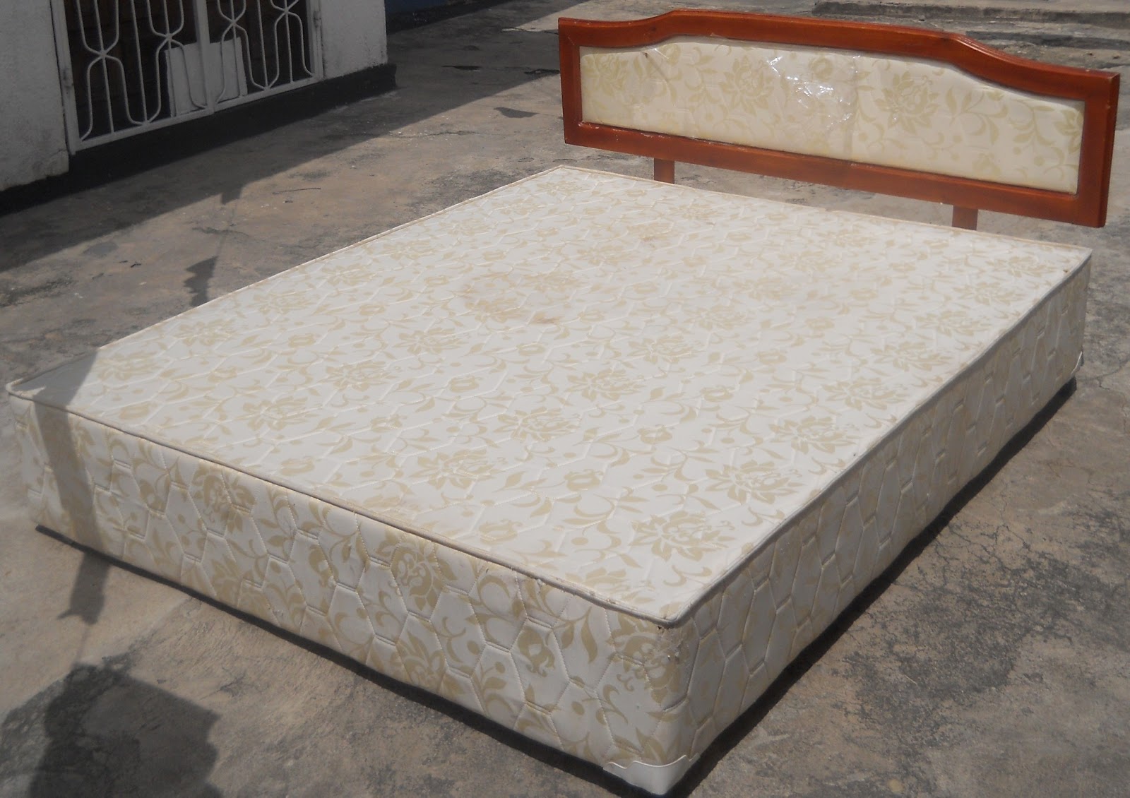 SOLD......Frem ya kitanda inauzwa...size 5 by 6....Bei inanzia 200,000 ...