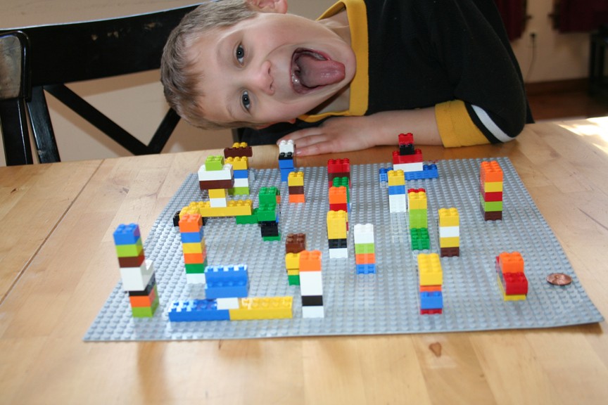 LEGO Quest Kids: Micro-Scale Photos