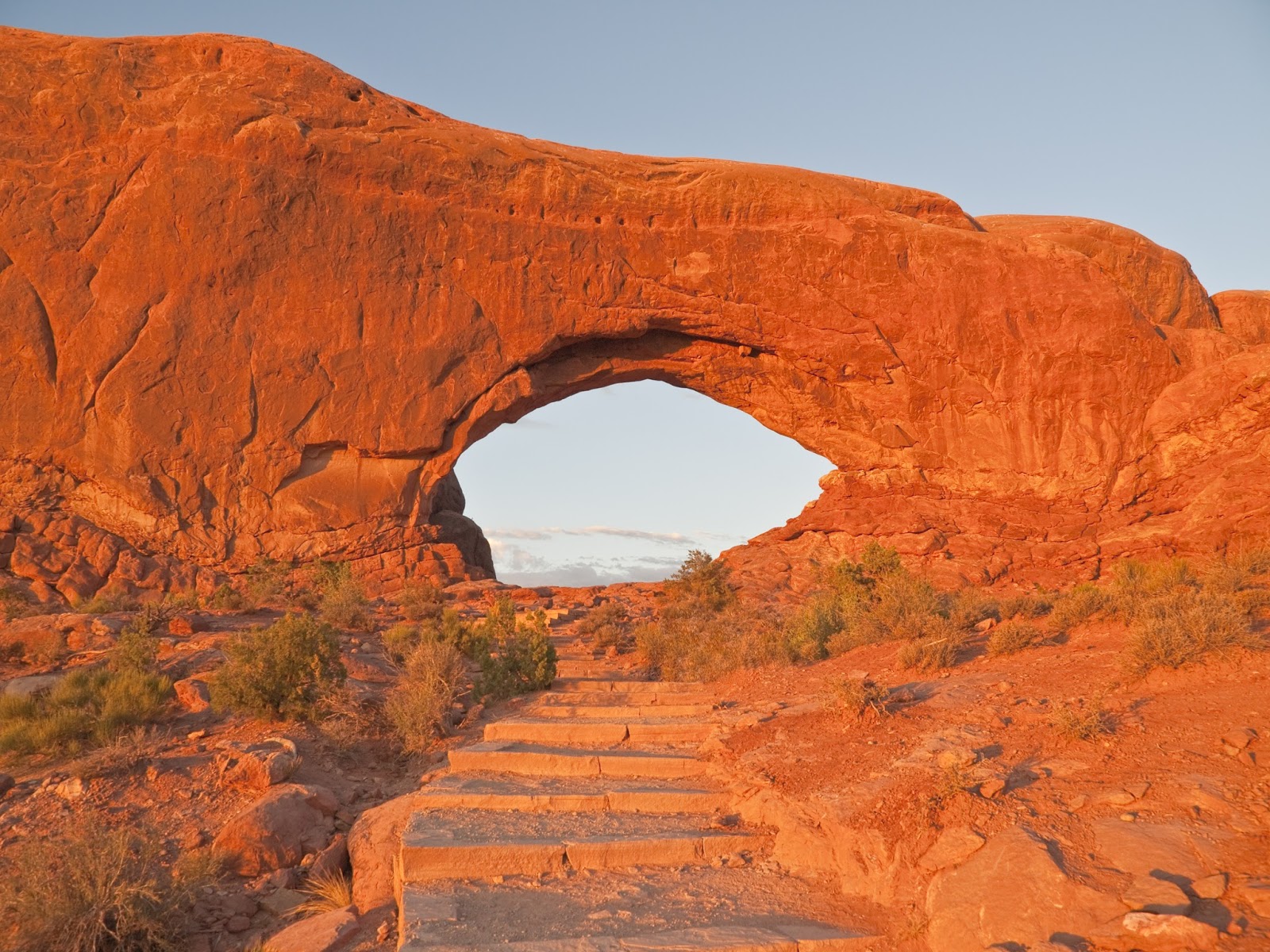 Day Hiking Trails: Photos/map of Arches’ Windows Trails