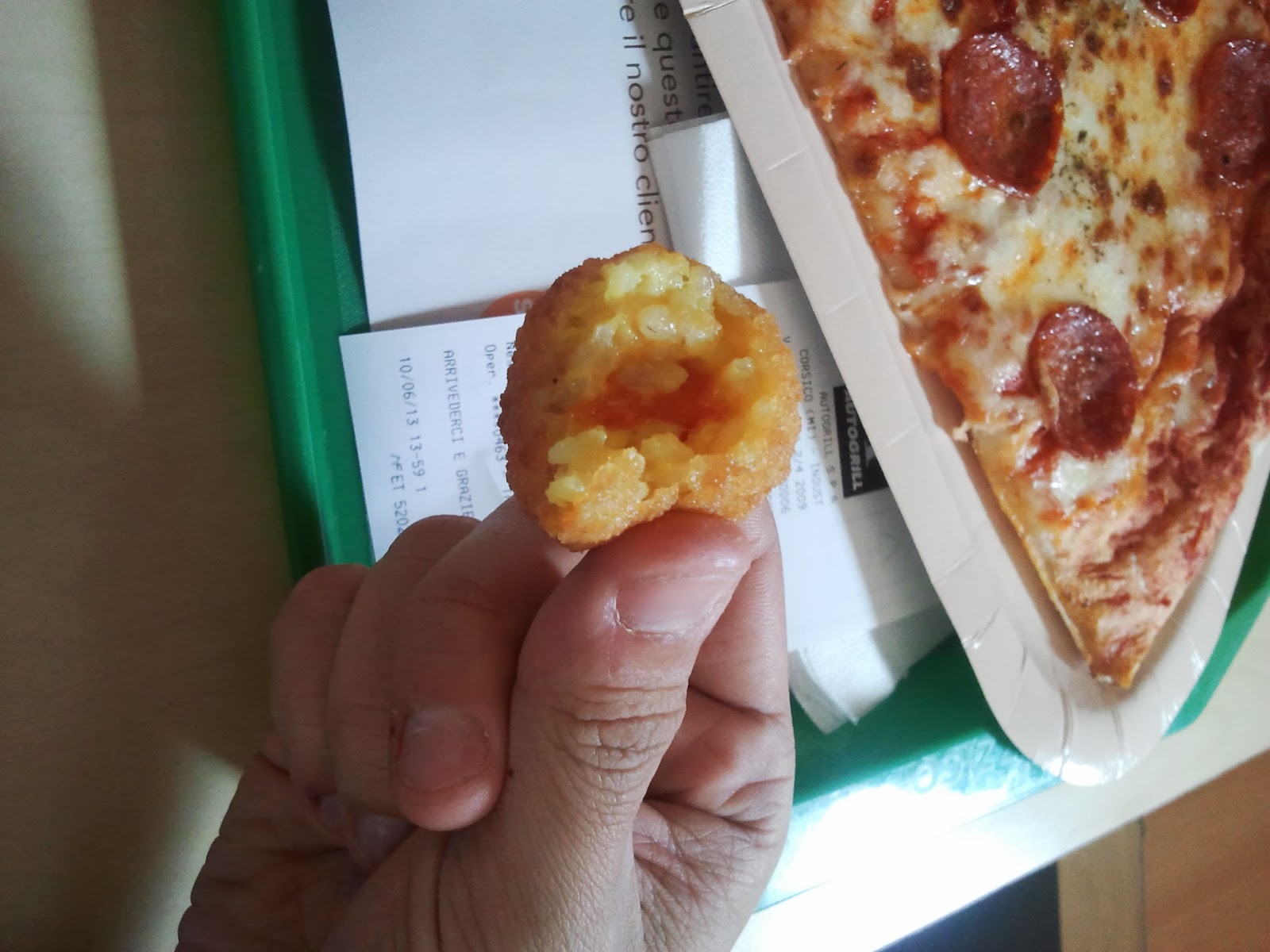 Fast food Critic: Menù Pizza Diavola Arancini e bibita - Spizzichiamo?