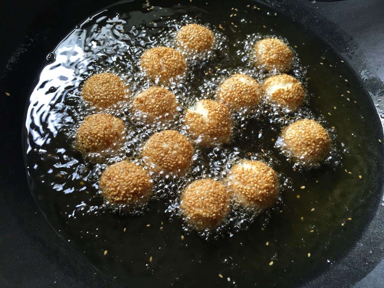 Food Locker: 笑口棗 Fried sesame balls for Chinese New Year