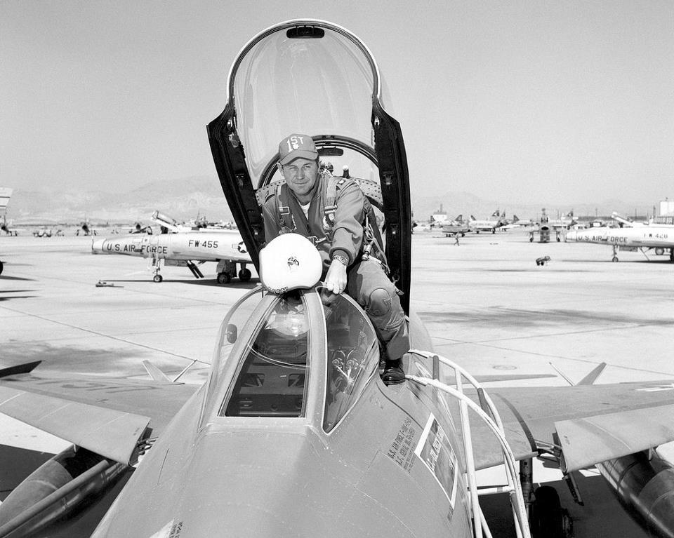 Chuck Yeager Sound Barrier Video / Two Degrees Of Separation From Chuck ...