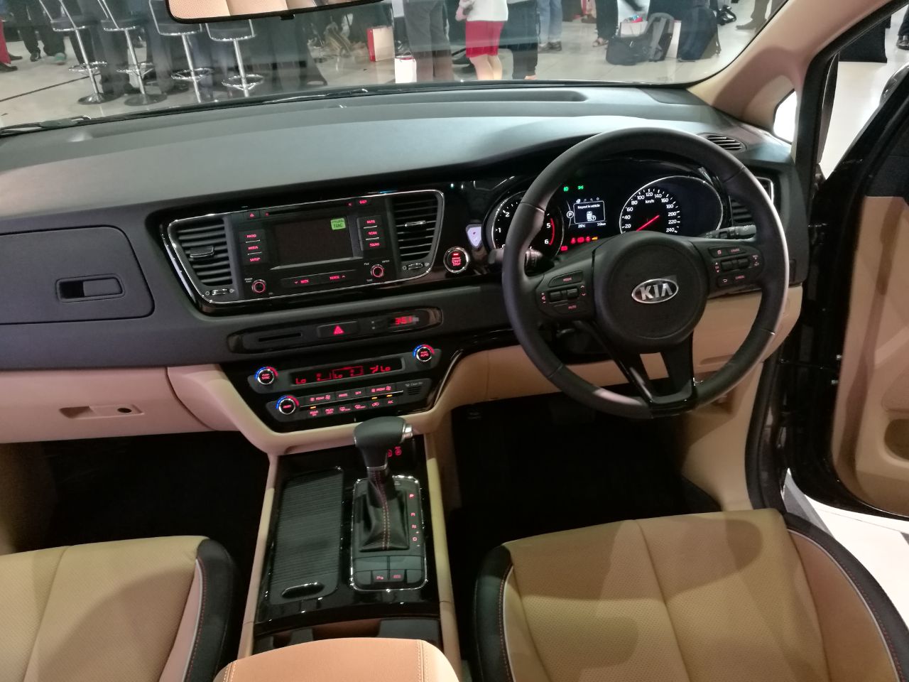 Motoring-Malaysia: Naza Kia Launches The All New Grand Carnival