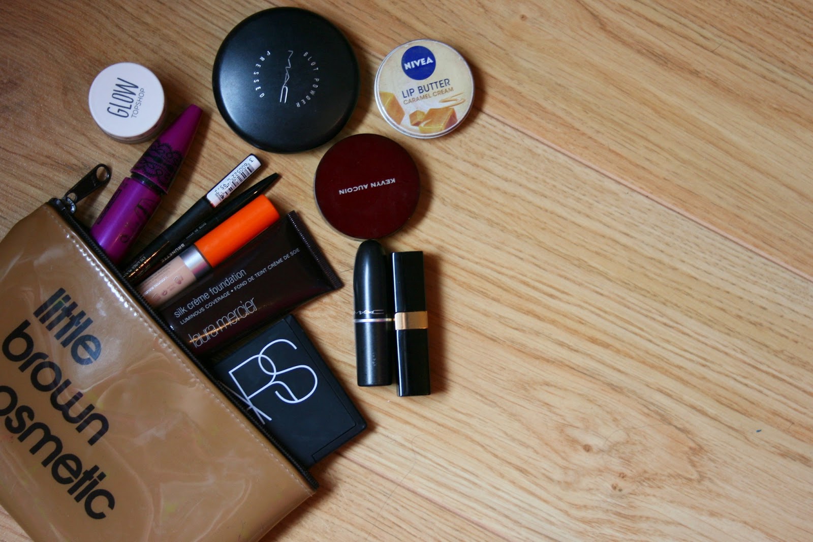 Pretty Little Obsessions | UK Beauty Blog: What's In My Everyday Makeup Bag Pretty Little Obsessions | UK Beauty Blog: What's In My Everyday Makeup Bag