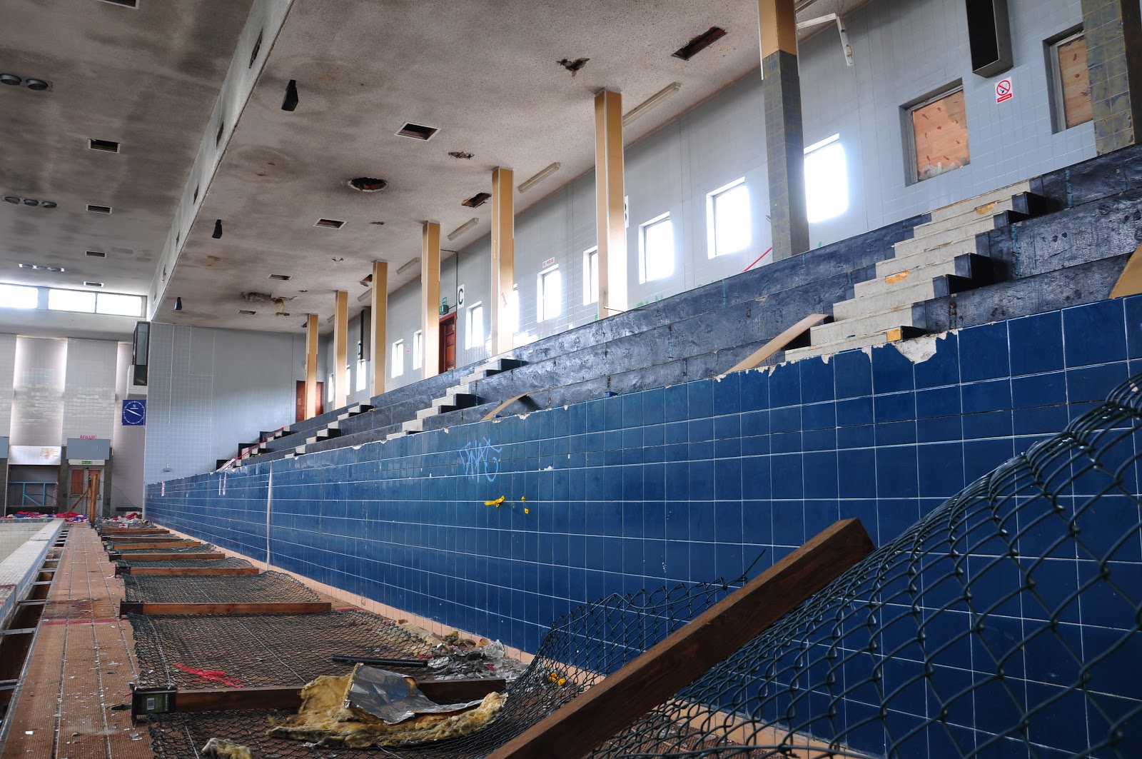 Wevskys Exploration Stuff: Mr Beans swimming pool Sept 2011