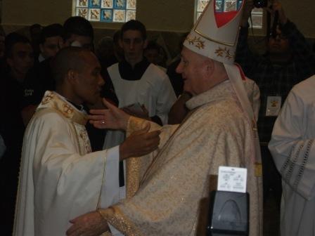 Eduardo Castro: Inhambupense padre José Paim é ordenado em São Paulo