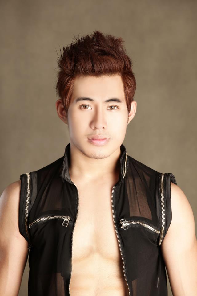 M y a n m a r H u n k s: Shirtless Arkar Hein by Photo Phone Myat Htoo