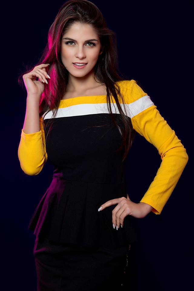 .: Aline Franzoi arrasa mais uma vez, agora em um Lookbook para a ...