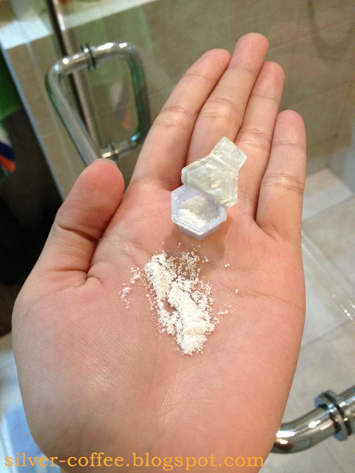 a little bit of everything: Kanebo Suisai Beauty Clear Powder Review