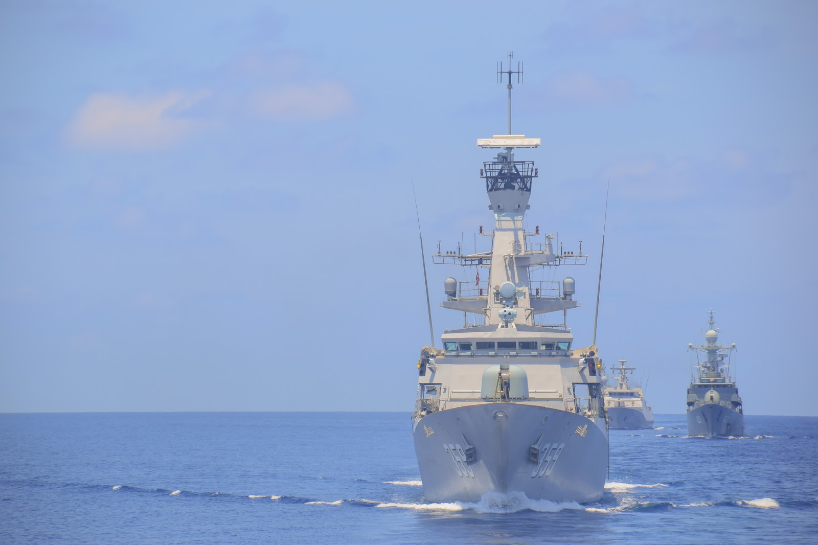THAIDEFENSE-NEWS: Warships Of The Royal Thai Navy in Training Exercise