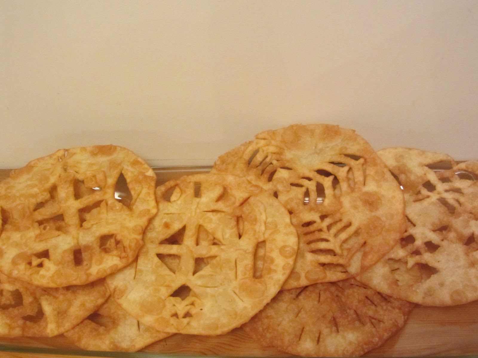 Top of the World Cakes: Icelandic Christmas "Leaf Bread" - Laufabrauð
