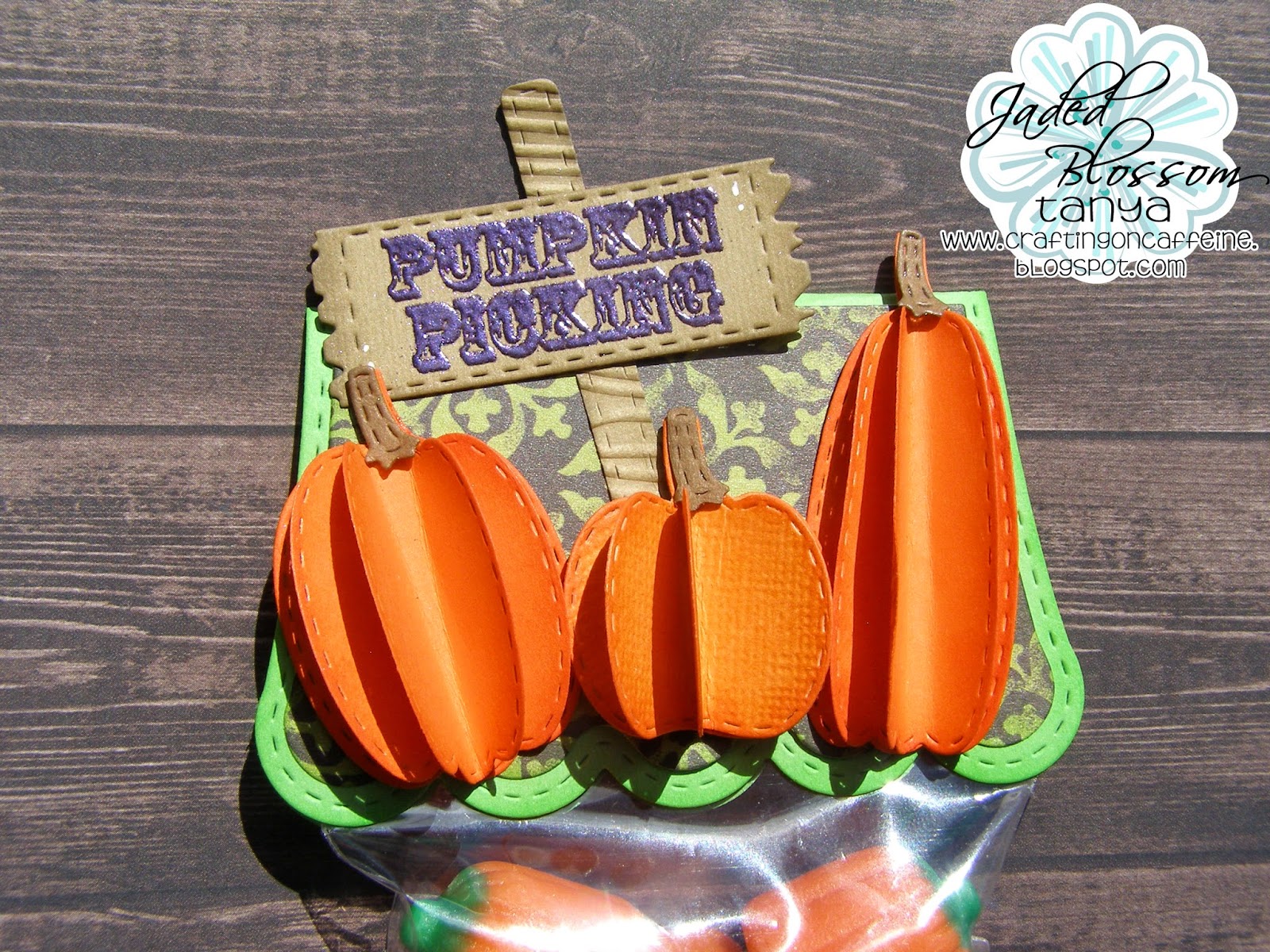 Crafting on Caffeine: 3-D Pumpkins