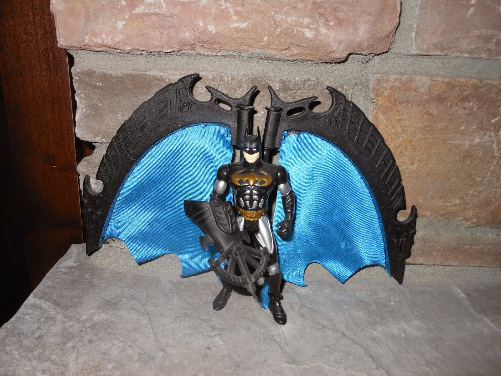 Emperor Dinobot's giant Batman figure database and review site!: Solar ...