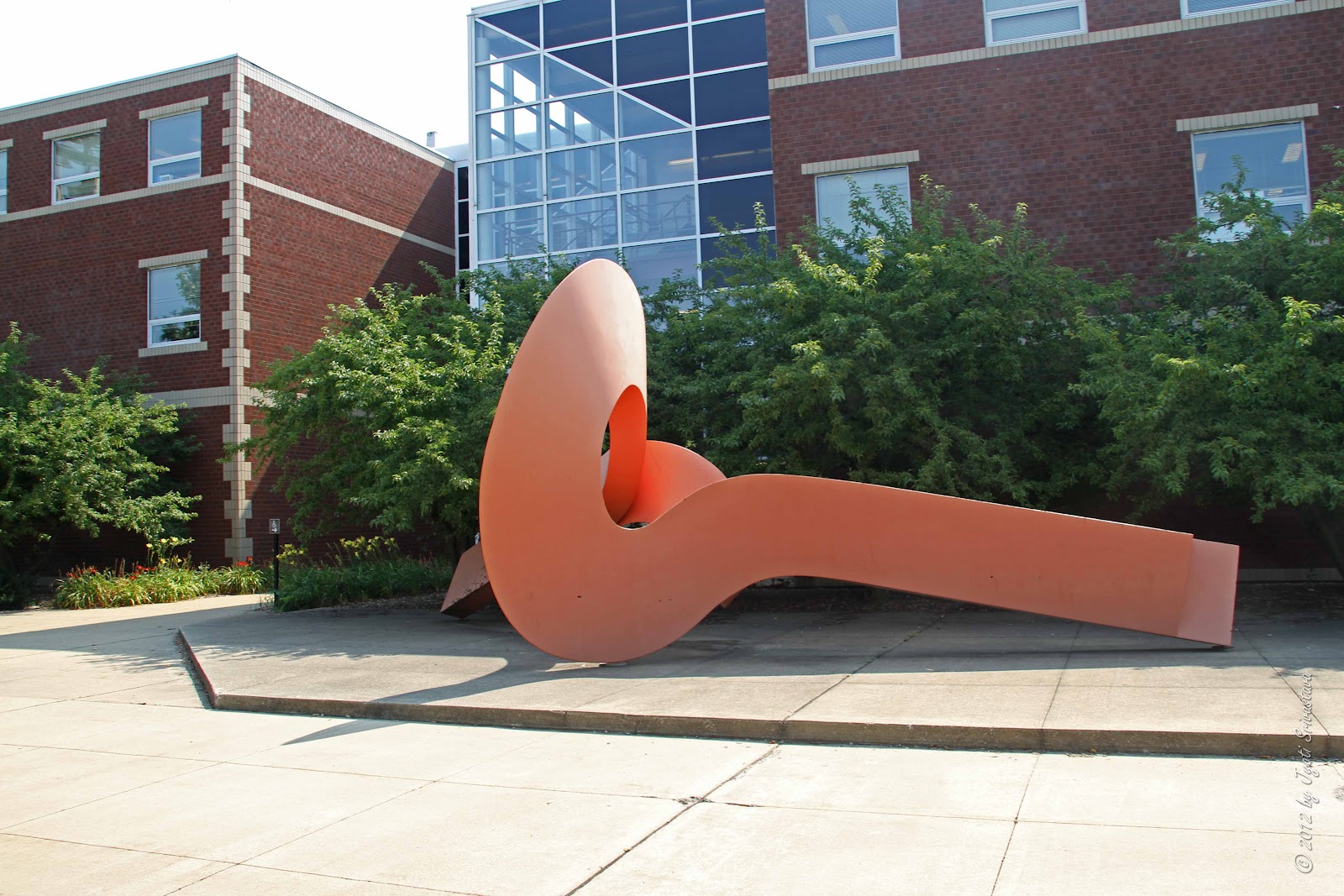 Public Art in Chicago: UIUC [Aurora I (1980) - by Bruce White]