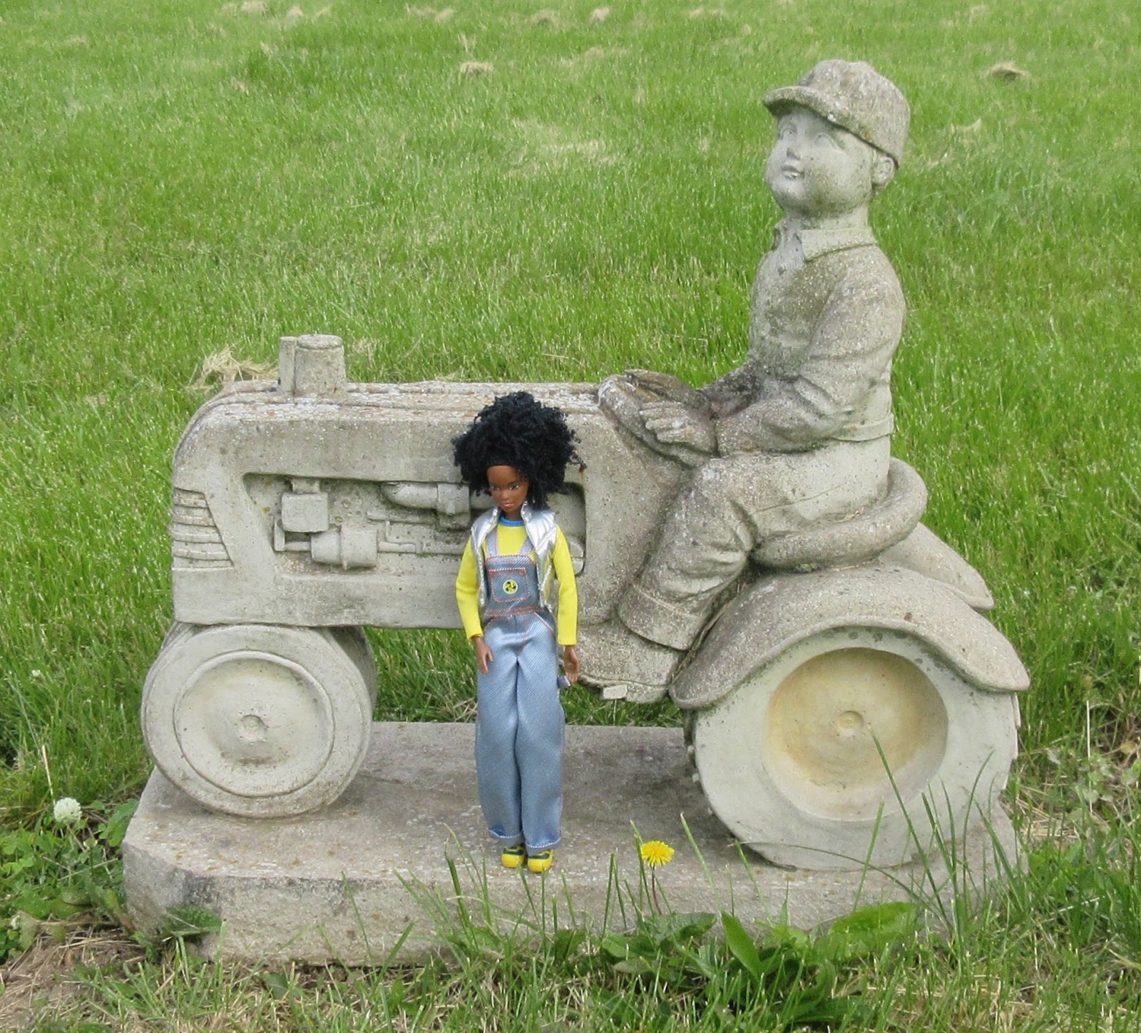 Skippercollector: tractor statue