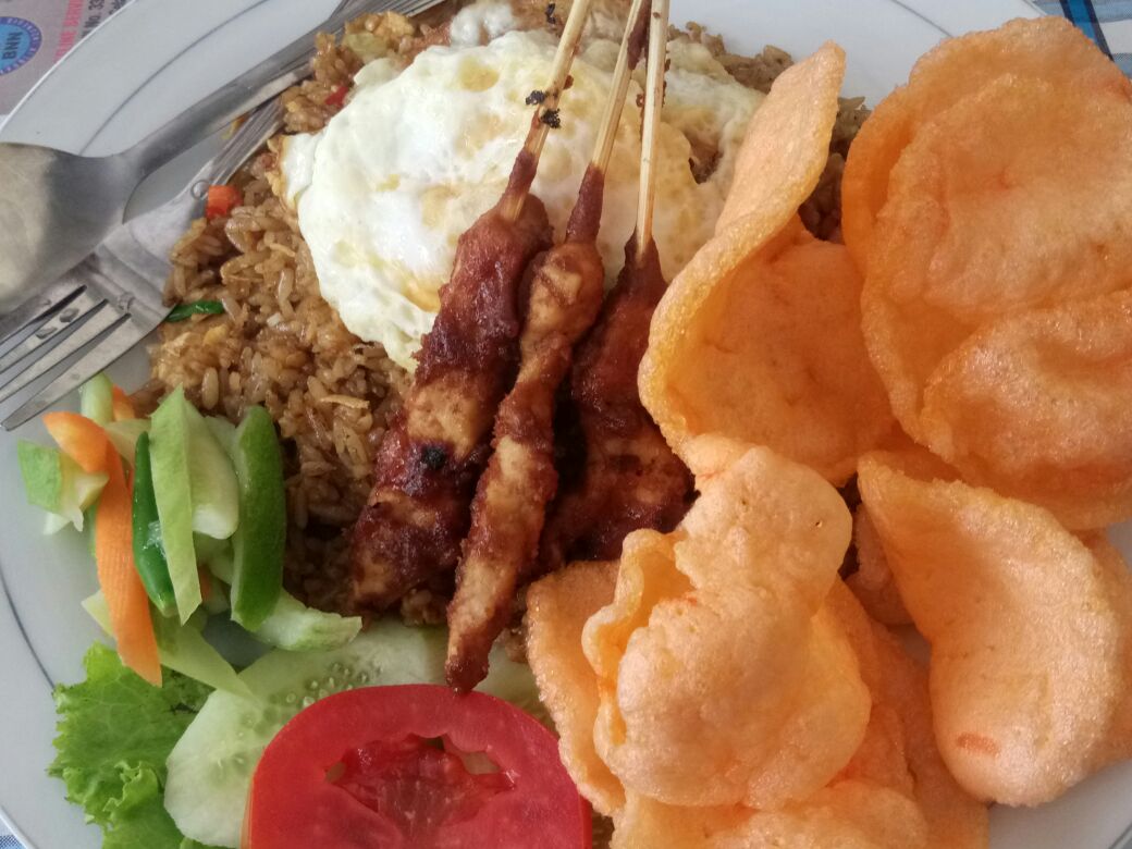 Nasi Goreng Sate Ayam, Menu Andalan Resto Nasi Goreng Batavia - xxxxxx