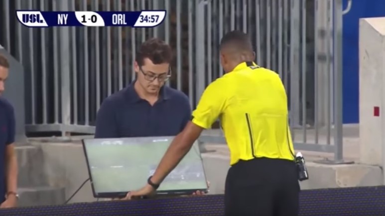 Fußball Garage: Teknologi dalam Sepakbola: Video Assistant Referee