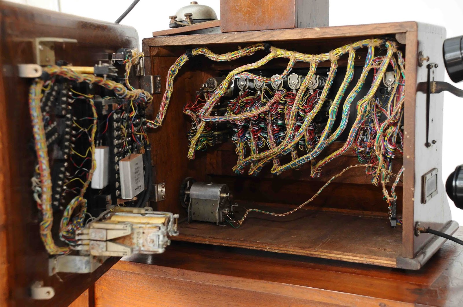 Old Vintage Gallery: Antique Magneto Switchboard Operator Telephone ...