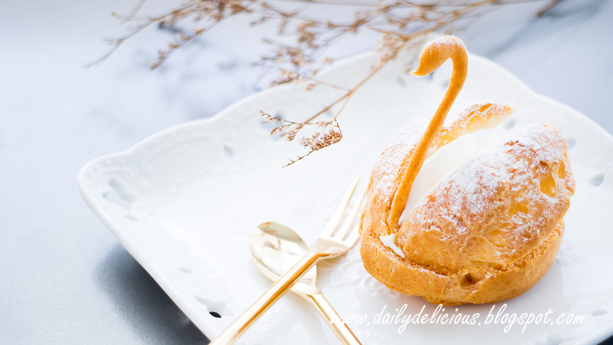 dailydelicious thai: ชูวร์ครีมหงษ์: Cute, cute swan
