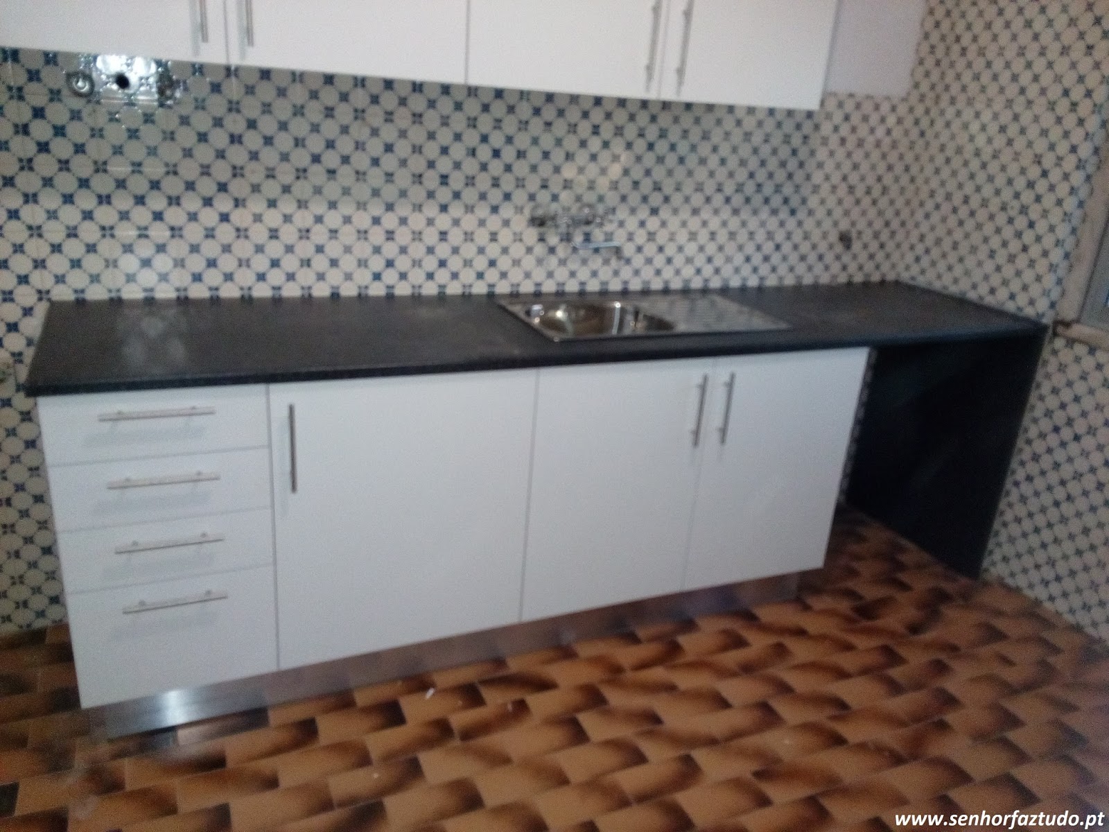 Montagem de uma cozinha MaxMat no Seixal