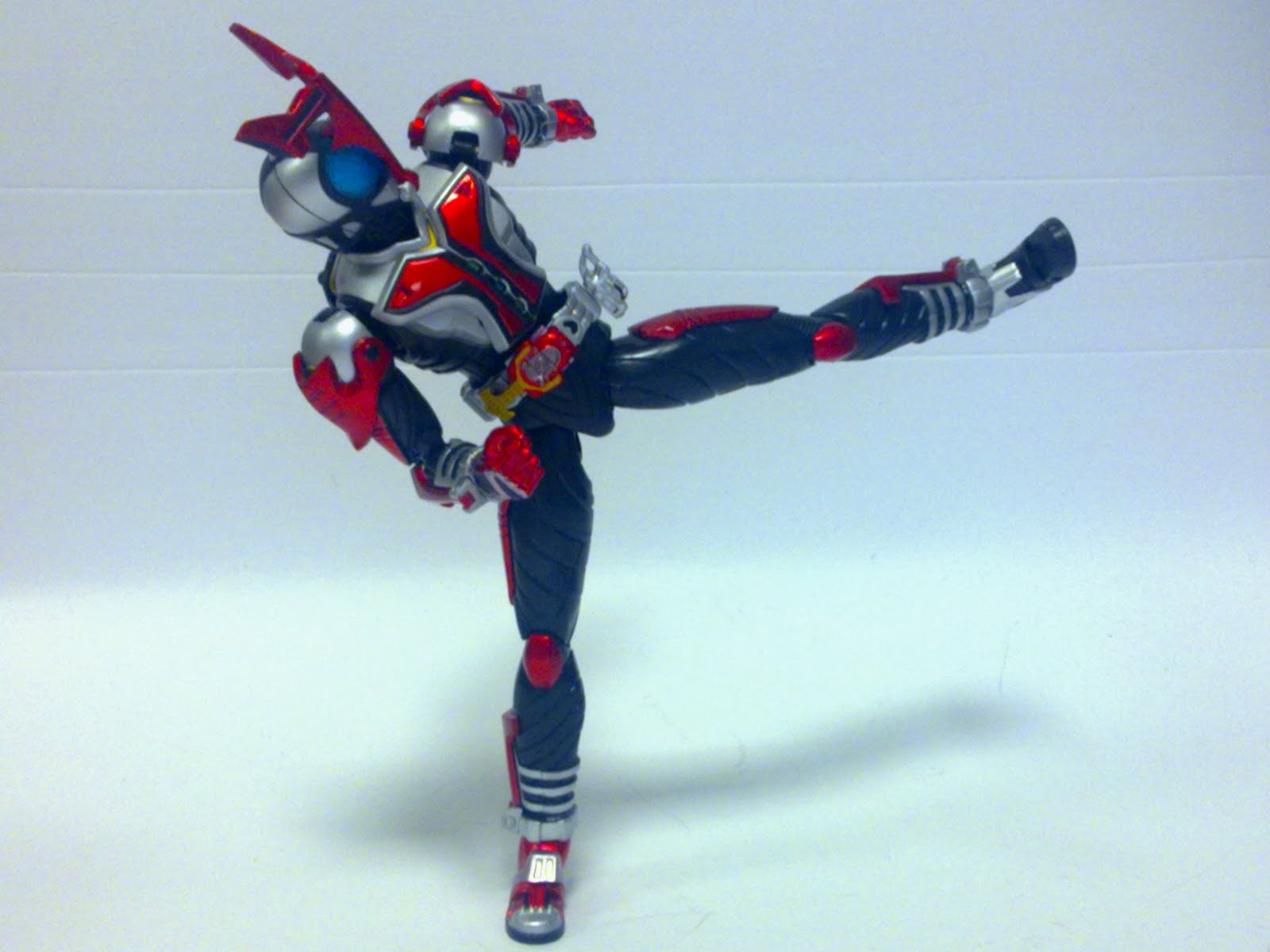 Boyarque's Venture: SHF Kamen Rider Kabuto : Hyper Form (Review)