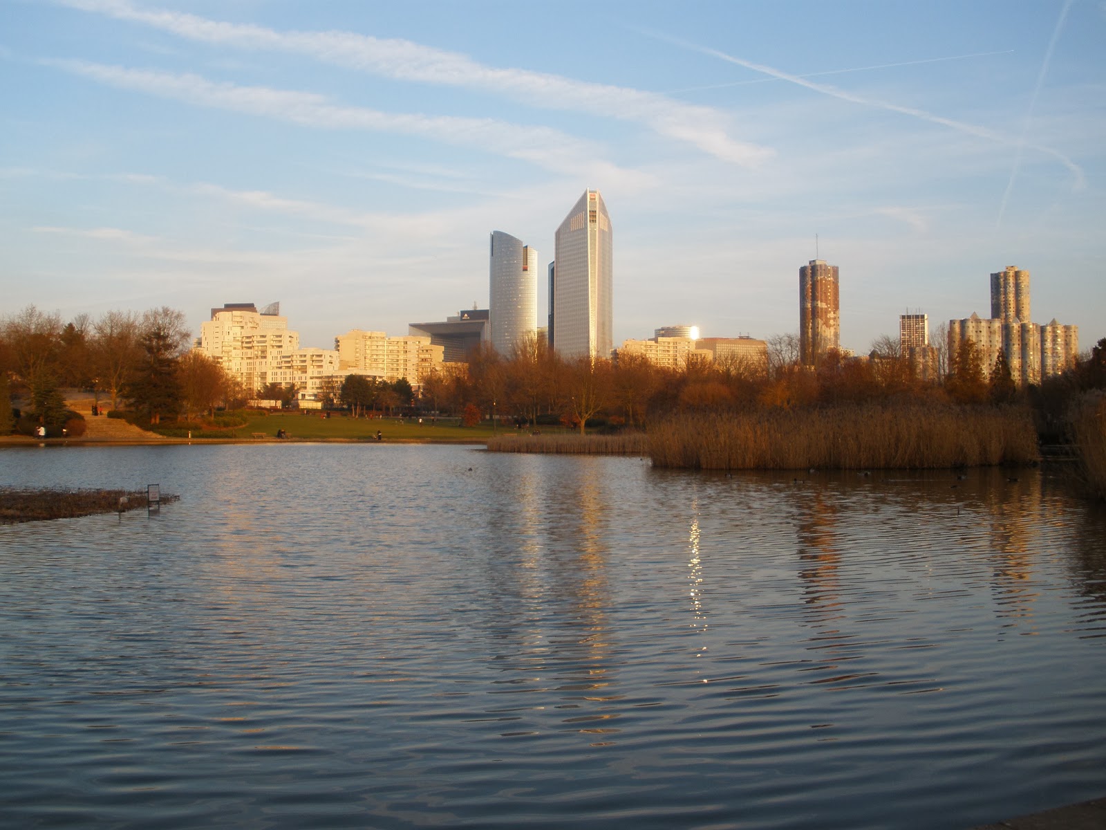 La ville de Nanterre, vue autrement: Nuages ...