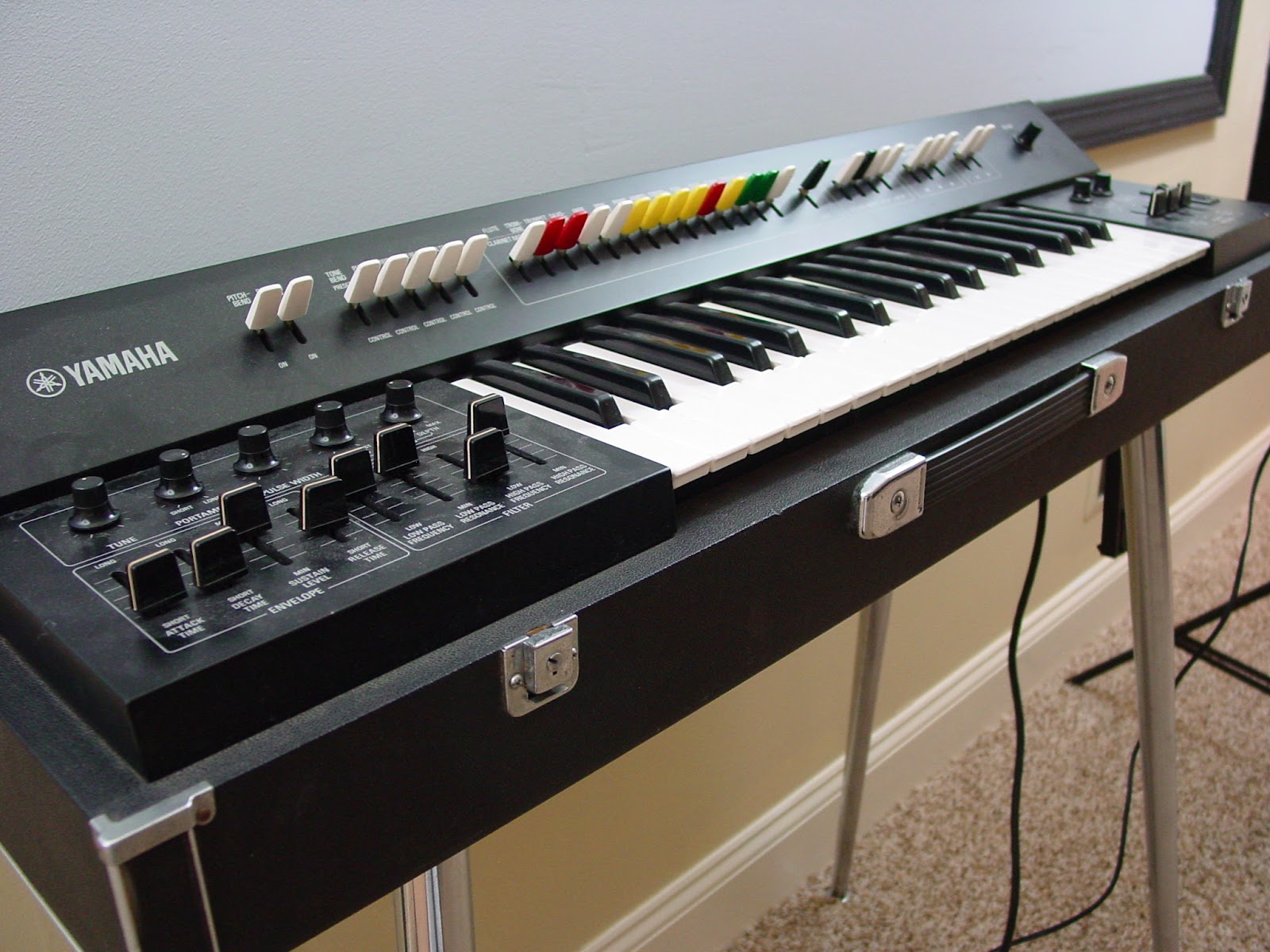 SolidStateCollective: Yamaha Keyboard - Yamaha SY2