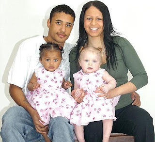 Factsramblog: Twin sisters are born and are completely different races.