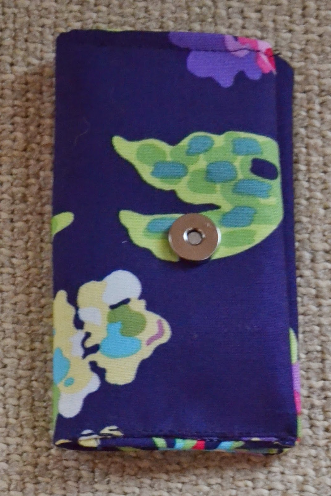 The Crafty Novice: DIY Sew: Iphone Case