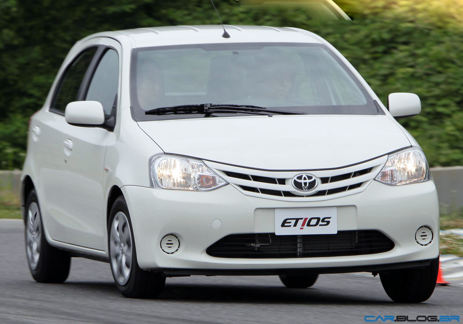 SAIBA DAS COISAS: Conheça o Etios, o primeiro Toyota compacto no Brasil