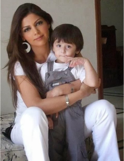 Family Pics of Famous Pakistani Celebrities with Children - Utho Jago ...