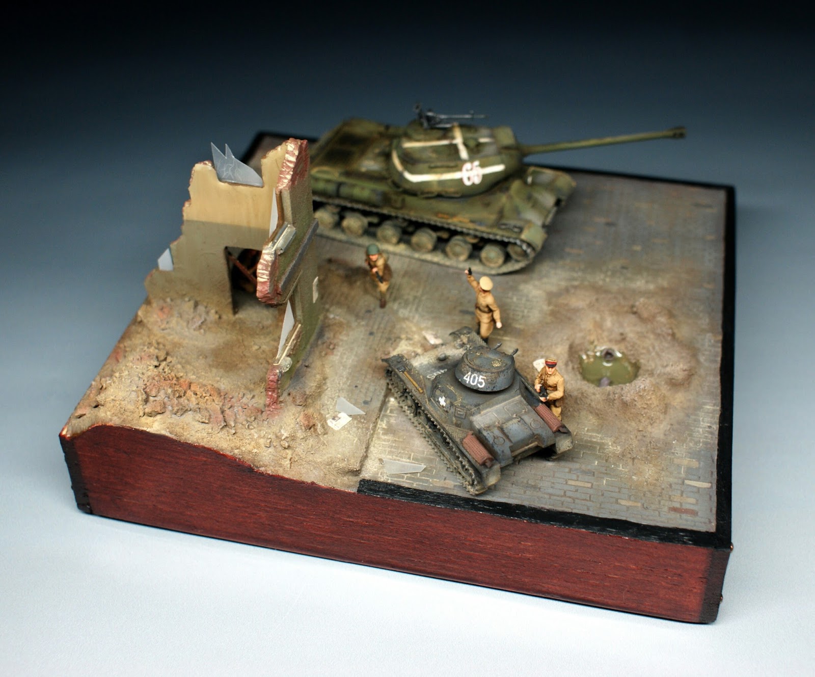 AFV-diorama: Small scale dioramas - 1/72 VOTE