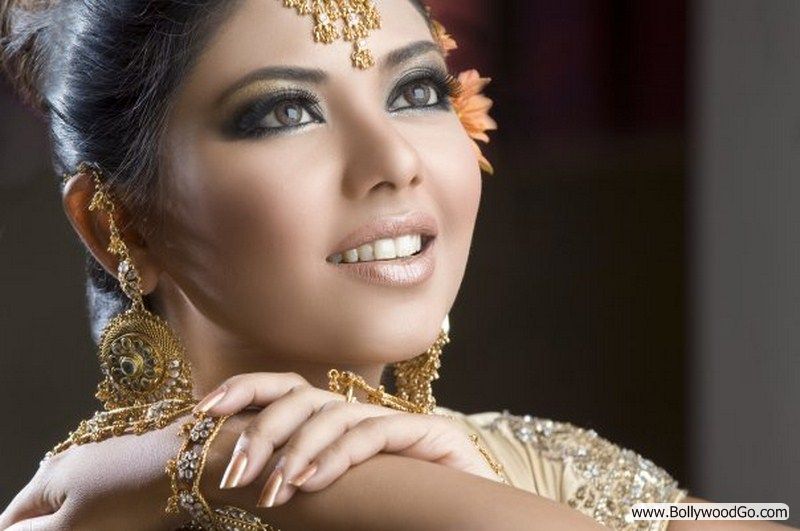 Hot Actresses Wallpaper: Traditional pakistani model Wallpapers