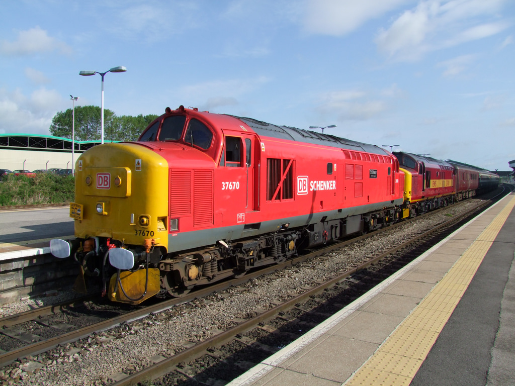 Voie de Débord: La class 37419 en livrée DB Schenker / Class 37419 in ...