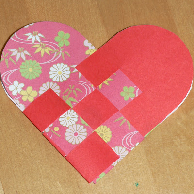 Mama Pea Pod: {Swedish Woven Paper Heart Baskets}