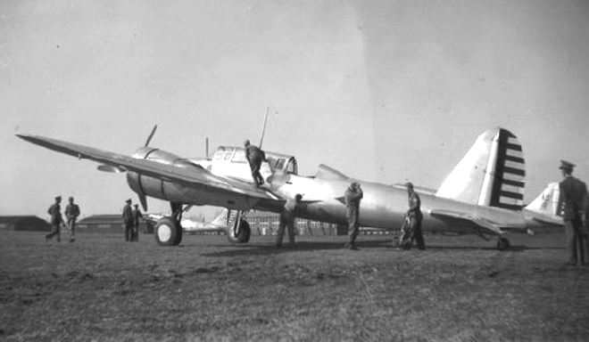 nhungdoicanh: Curtiss A-18 Shrike II