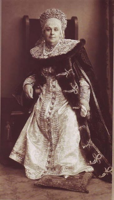 Local style: Russian nobles at the fancy dress ball of 1903