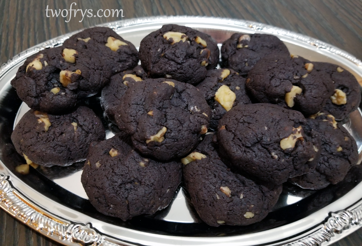 Two Frys: Dark Chocolate Walnut Cookies