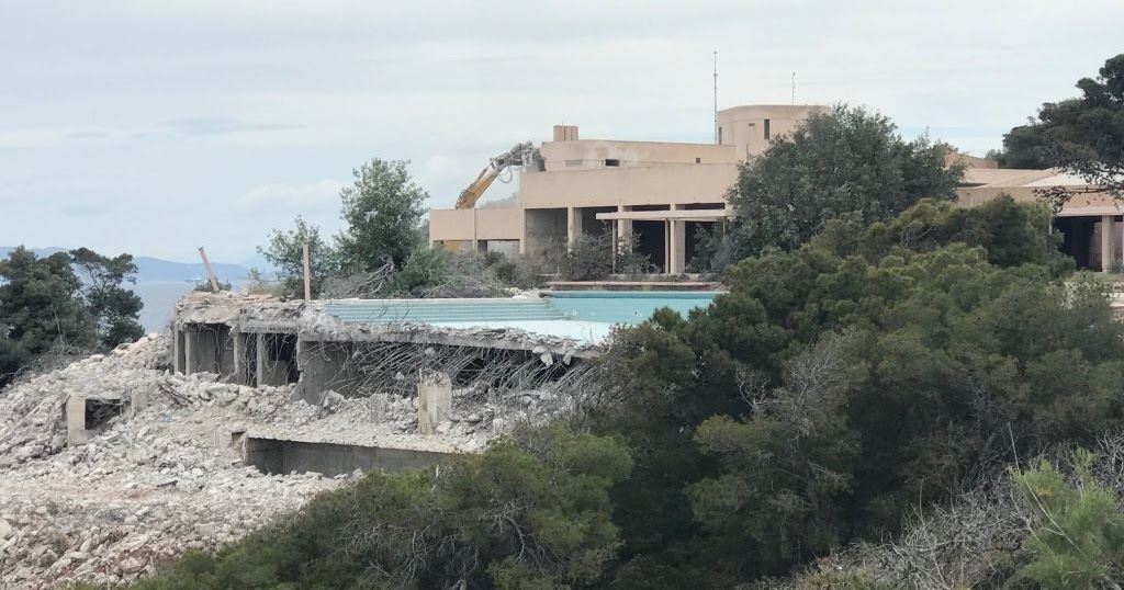 ΕΣΧΑΤΗ ΓΡΑΜΜΗ ΑΝΑΣΧΕΣΕΩΣ: Η Βουλιαγμένη ΣΟΥ, στο έλεος των... τ ο υ ρ κ ...