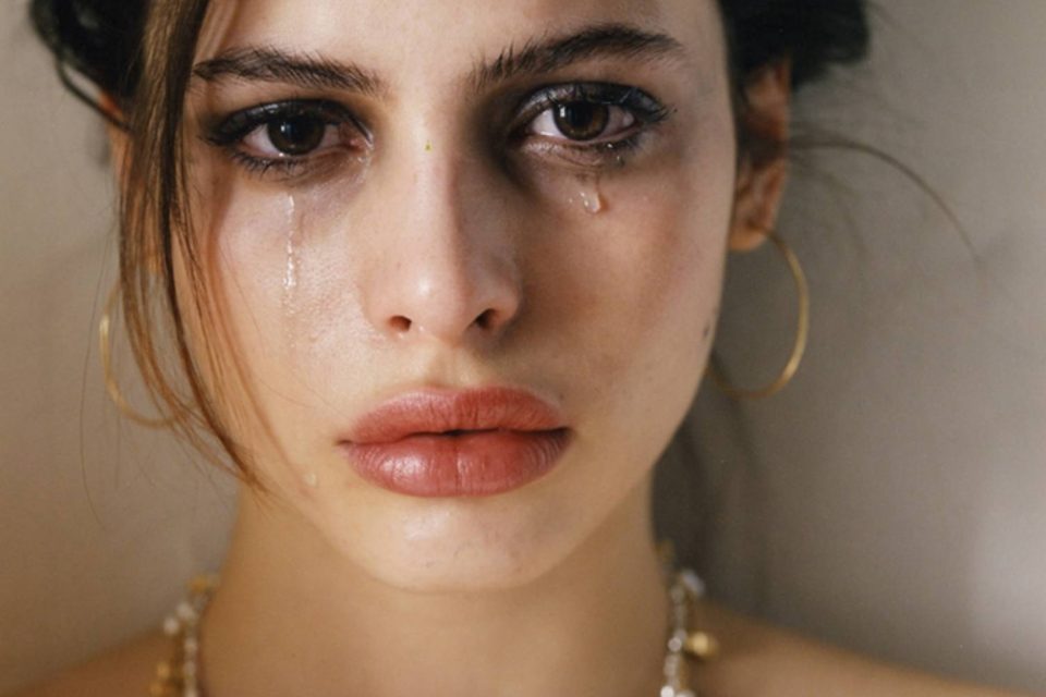 Según los psicólogos, las personas que lloran mucho tienen este rasgo ...