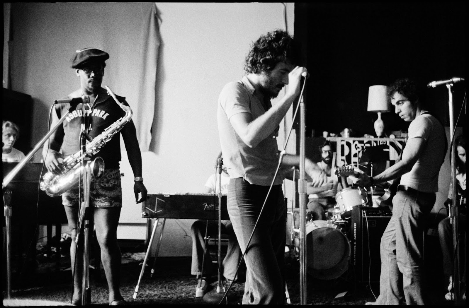 Intimate Photographs from 1975 of Bruce Springsteen and the E Street ...
