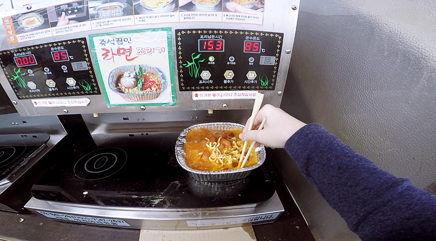 How To Enjoy Ramyeon/Instant Noodles At Han River When In Seoul ...
