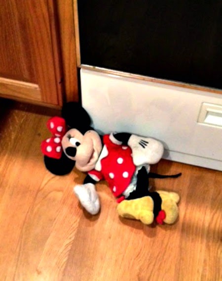 The Super Messy Supermommy: Dirty on the Cheek Minnie.