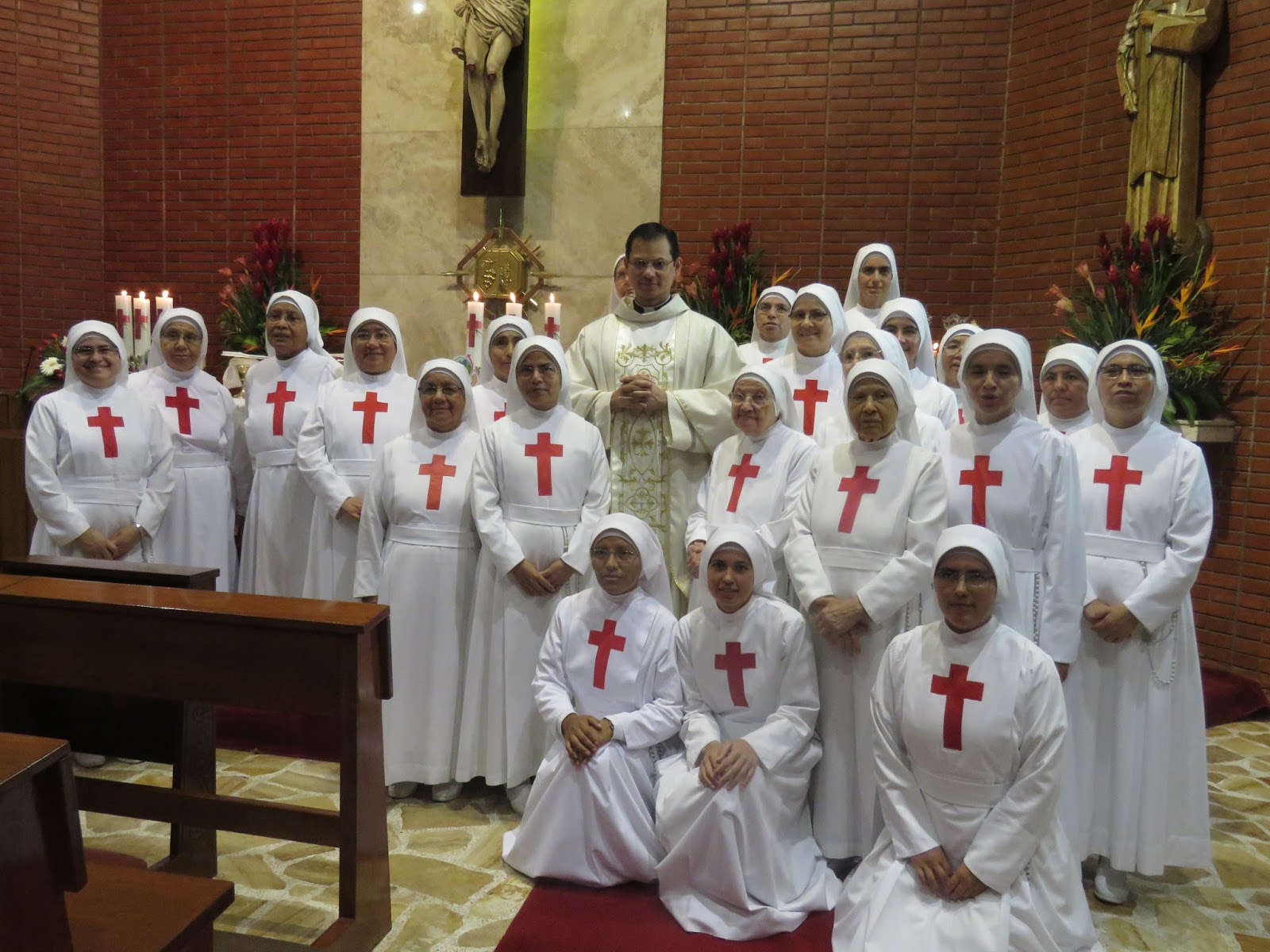 Perú: Jubileo del Instituto. Clínica Padre Luis Tezza, Casa de Reposo y Escuela de Enfermería ...