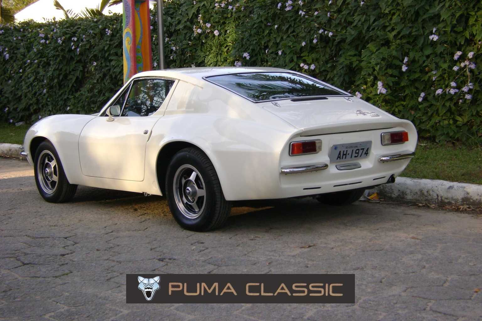Puma Classic: Puma de amigo - GTE 1974 Branco Lótus