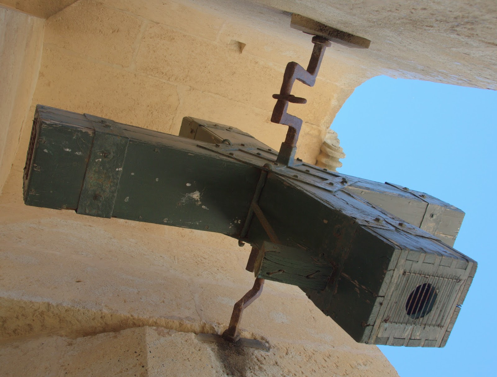 ARCOS, sitios y fotos.: Matraca de Santa María