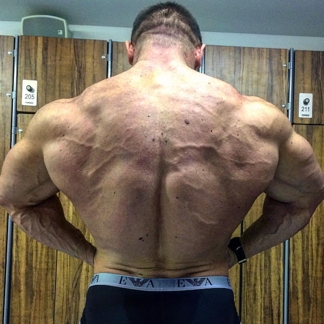 Muscle Lover: Russian muscle beast Sergey Konyachenko