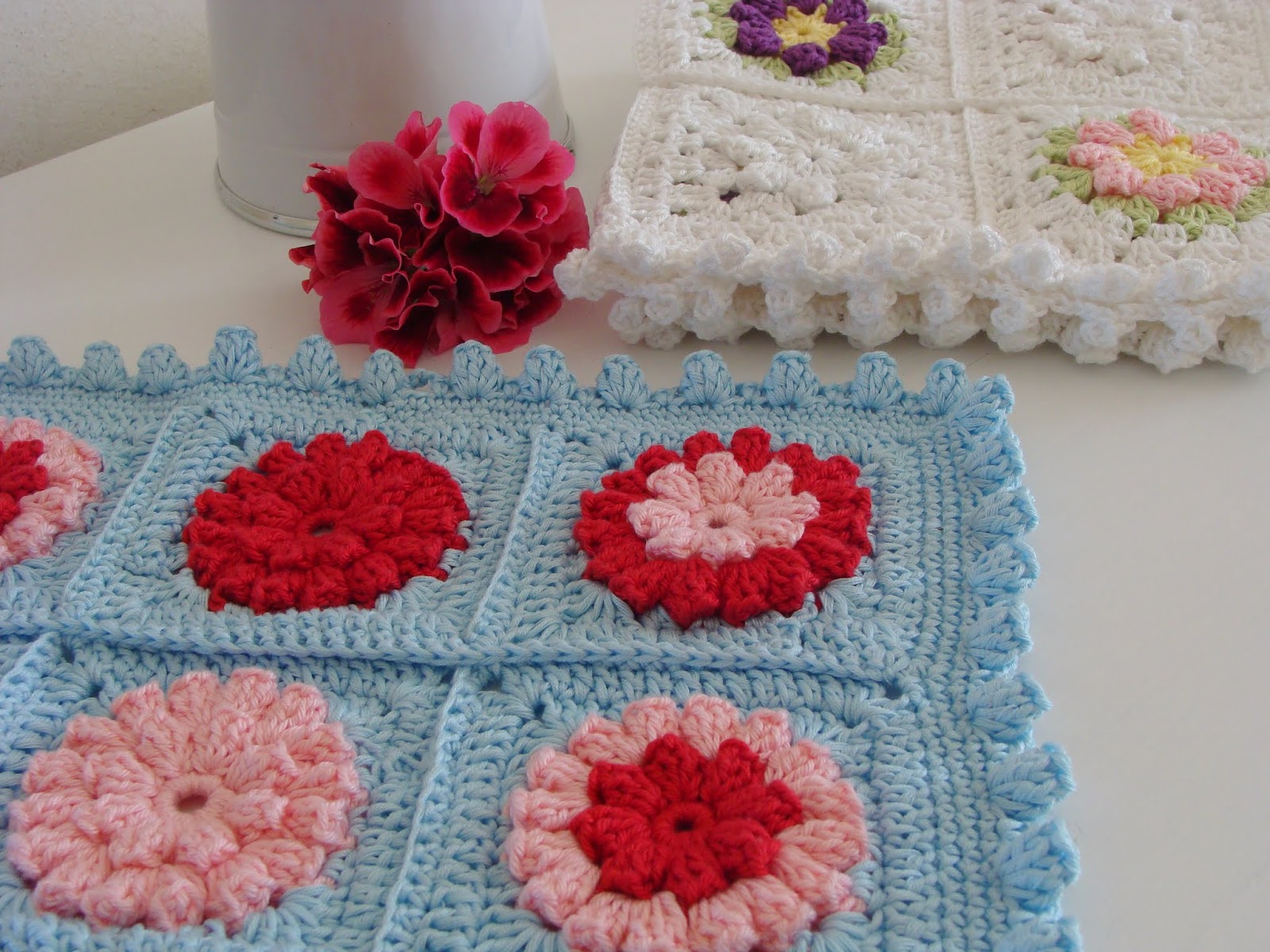 Twolittlebirds: Popcorn stitch crochet edging tutorial