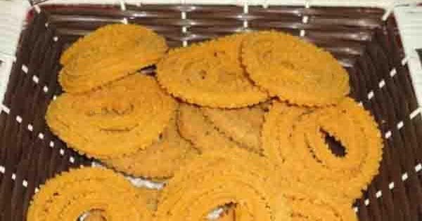 Vidyas Veg Recipes: Bhajanichi chakli recipe - Maharashtrian chakli recipe