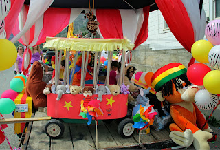 Jo and Sue: May Day Circus Float